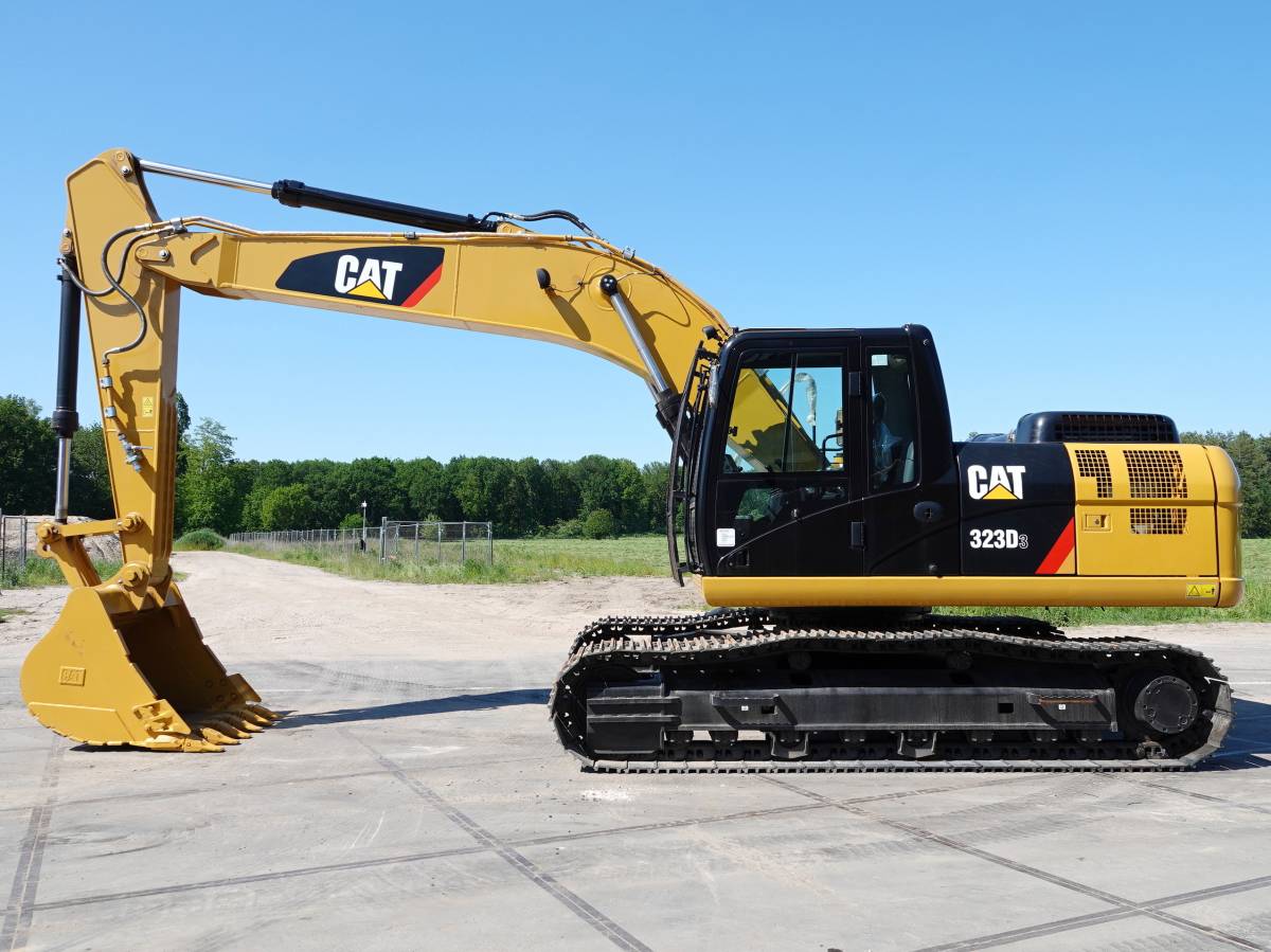 Caterpillar 323D Excavadora sobre orugas | Boss Machinery