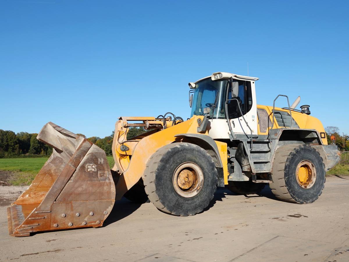 Liebherr L580 2plus2 Wiellader | Boss Machinery