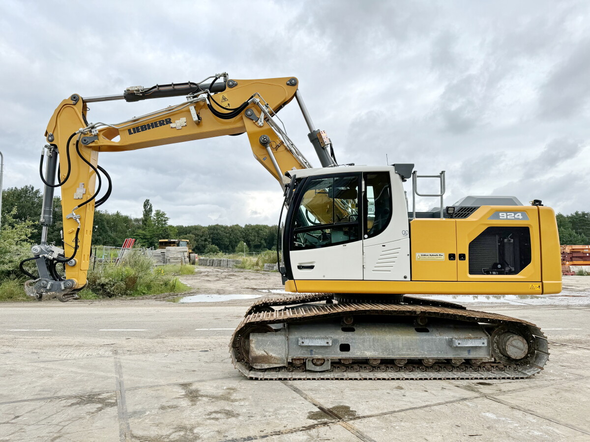 Liebherr R924 SLC - Likufix Excavator | Boss Machinery
