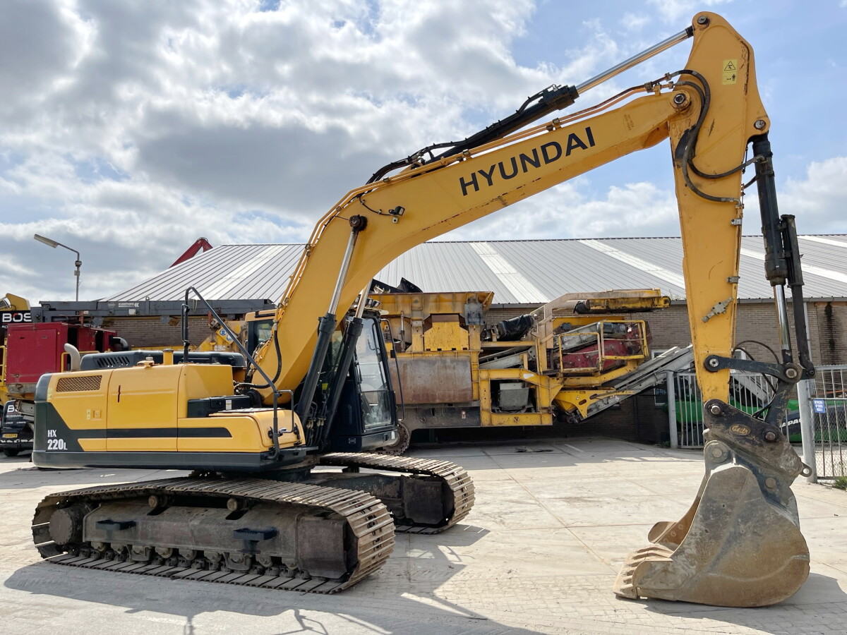Hyundai HX220L Excavator | Boss Machinery