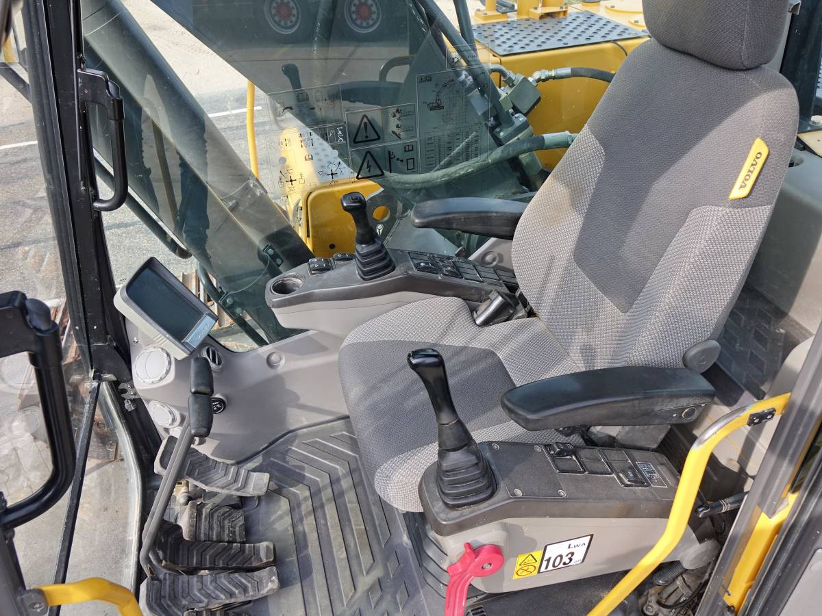 Volvo EC220DL Excavator | Boss Machinery