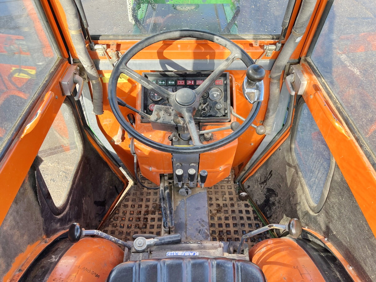 Holder 411 Tractor | Boss Machinery