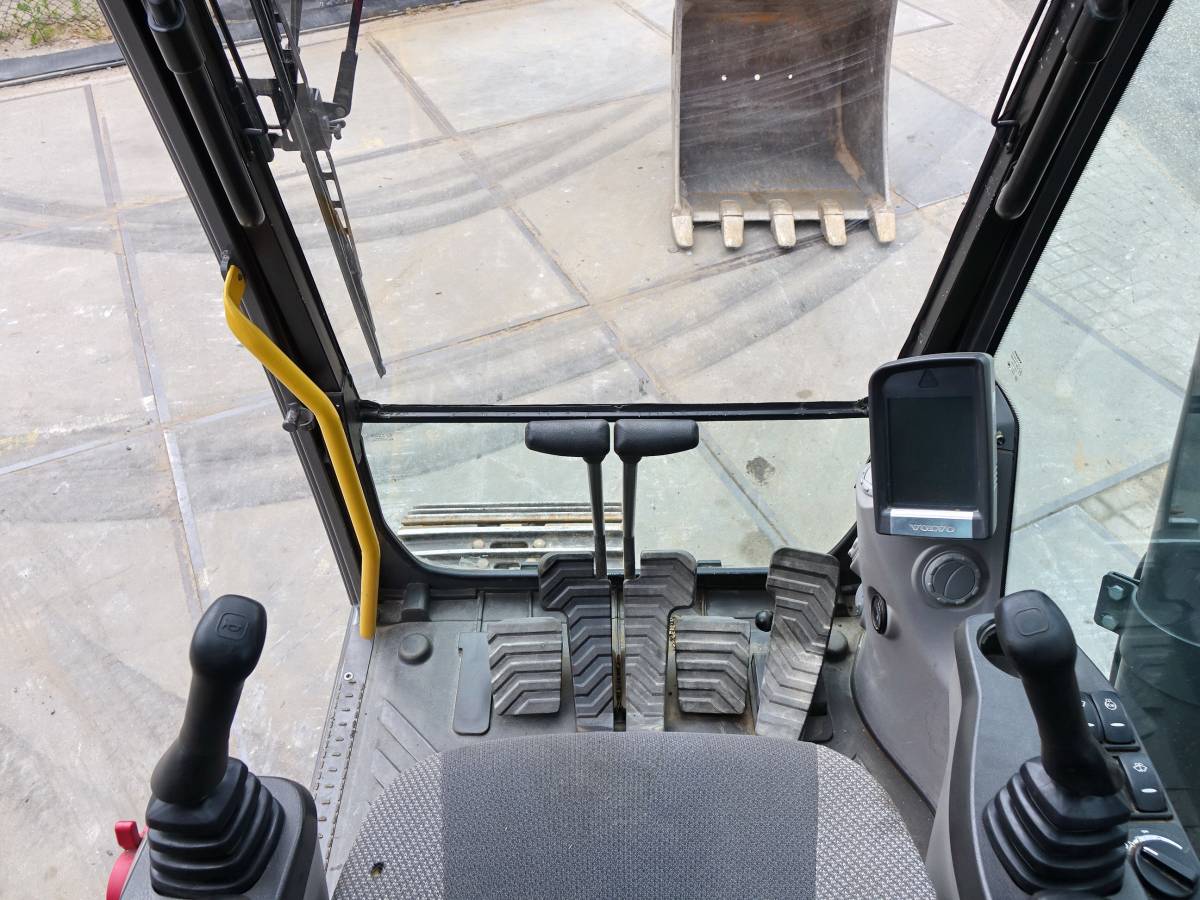 Volvo EC220DL (TOP CONDITION) Excavator | Boss Machinery