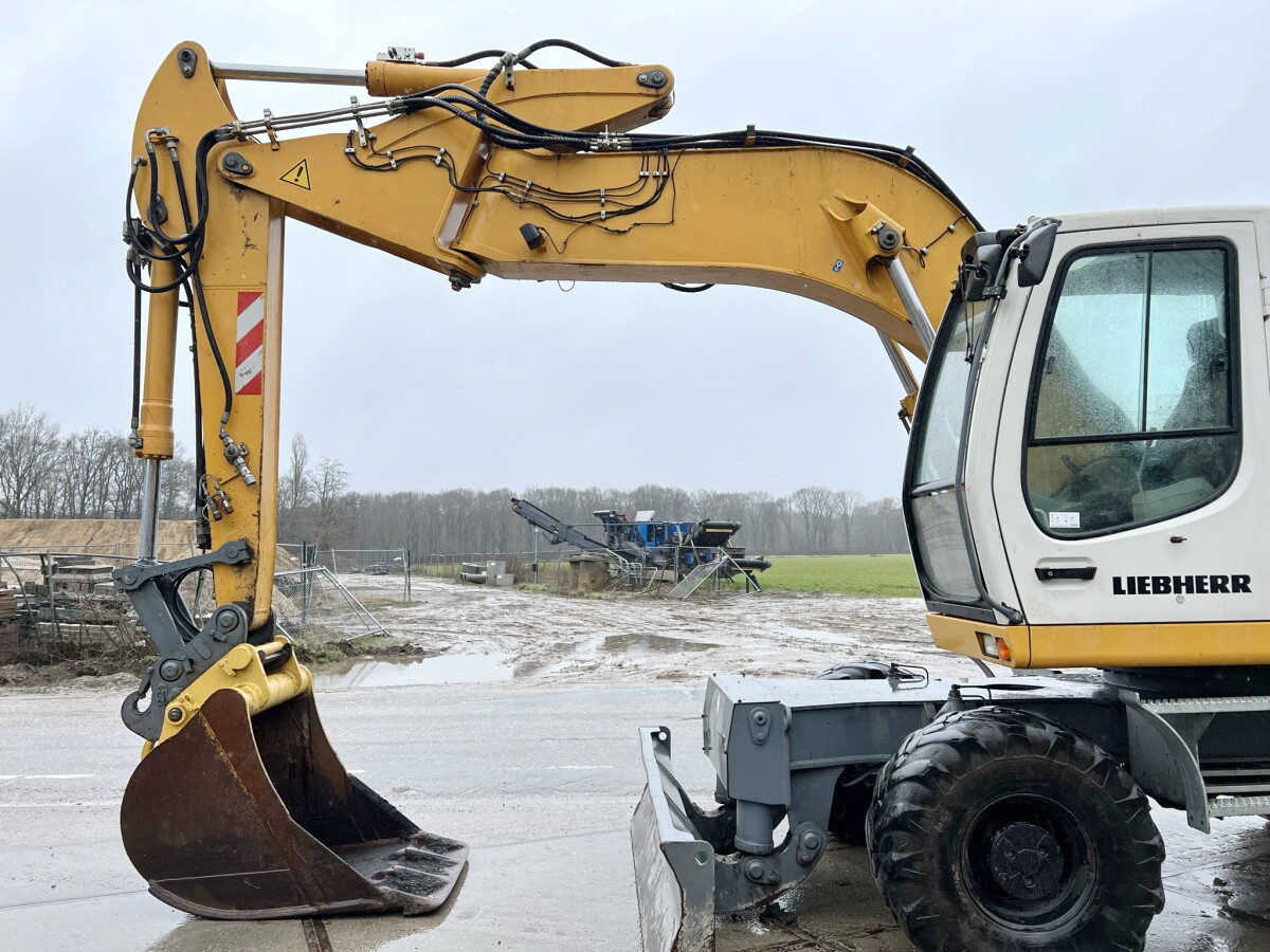 Liebherr A904C Litronic Wheeled Excavator | Boss Machinery