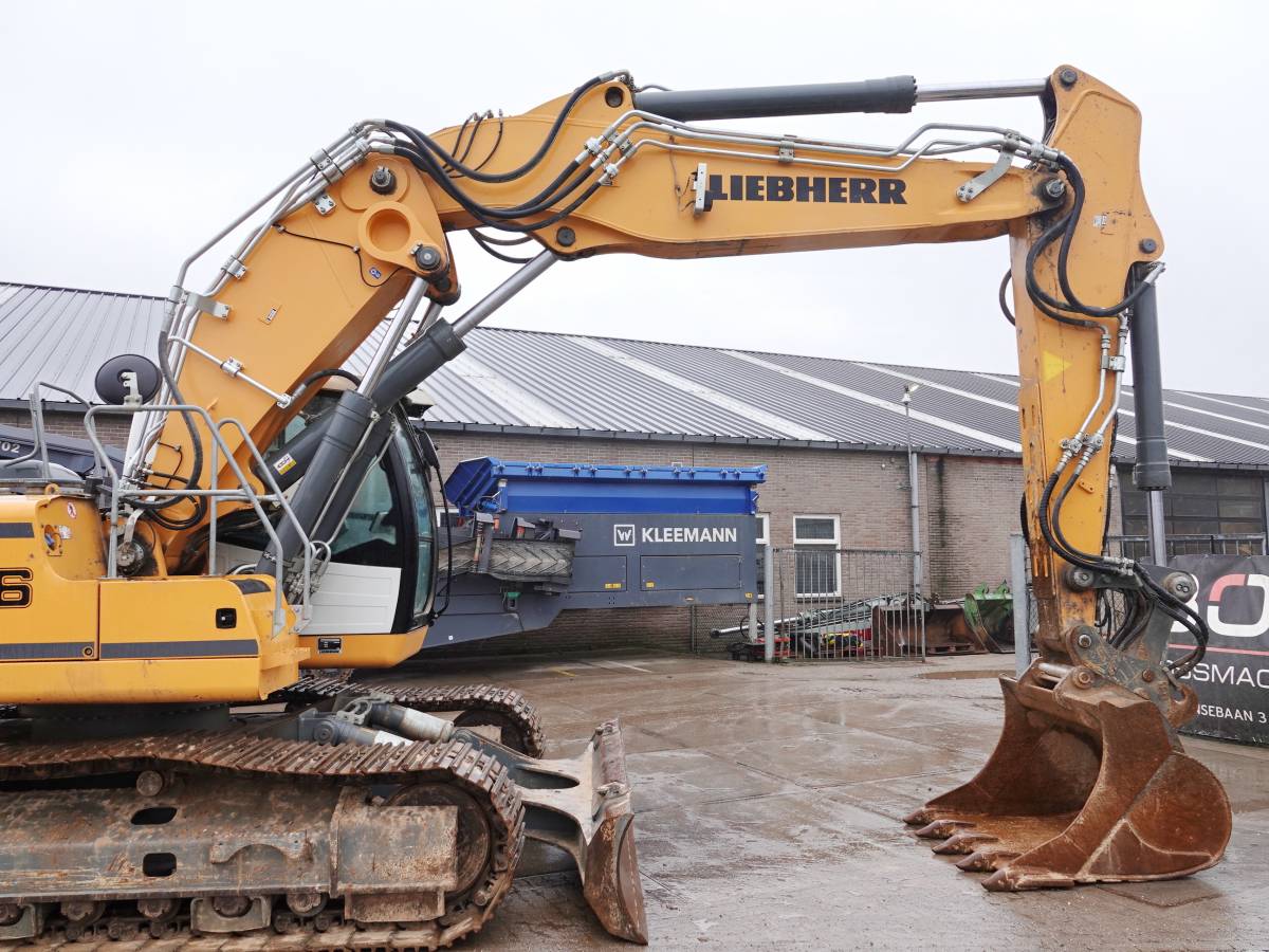 Liebherr R926LC Excavator | Boss Machinery