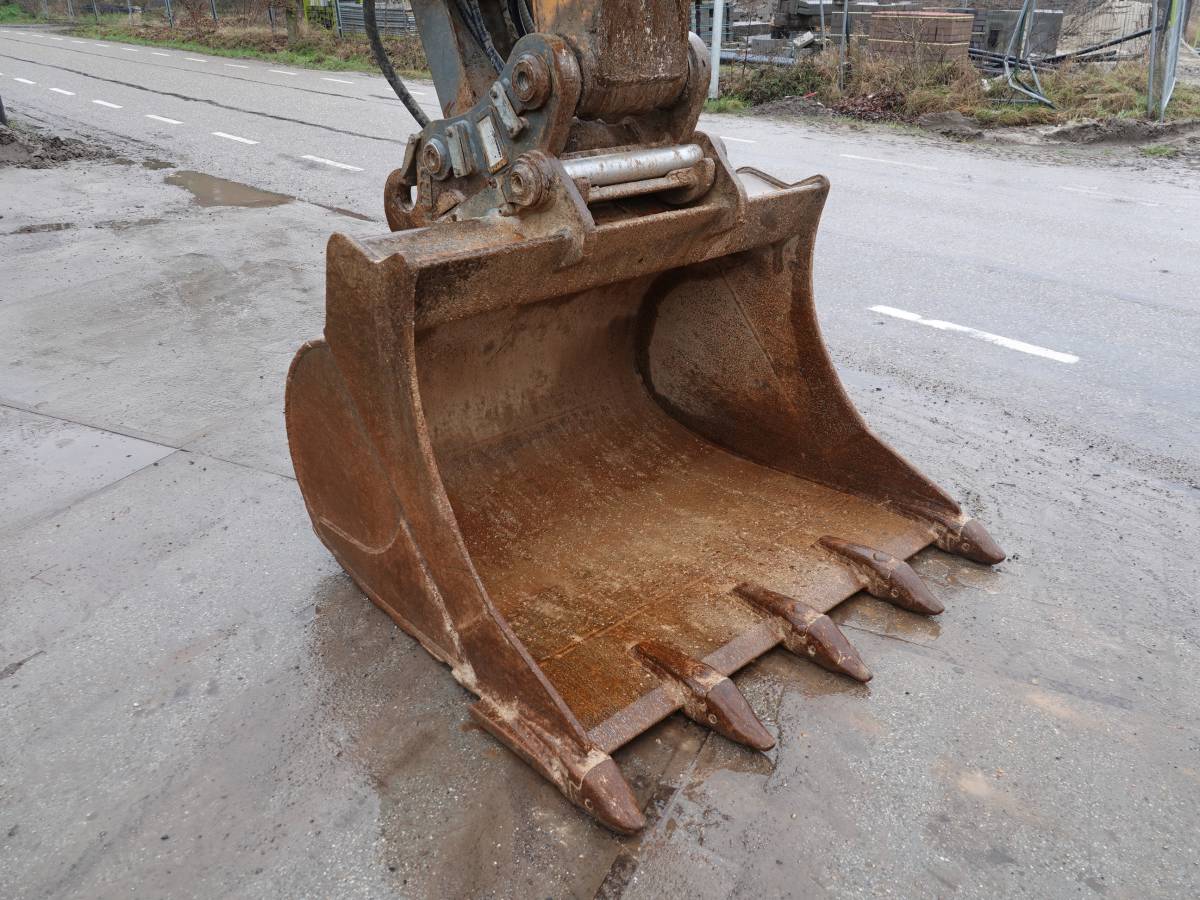 Liebherr R926LC Excavator | Boss Machinery