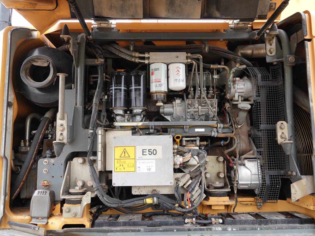 Liebher R924 Compact Excavator | Boss Machinery