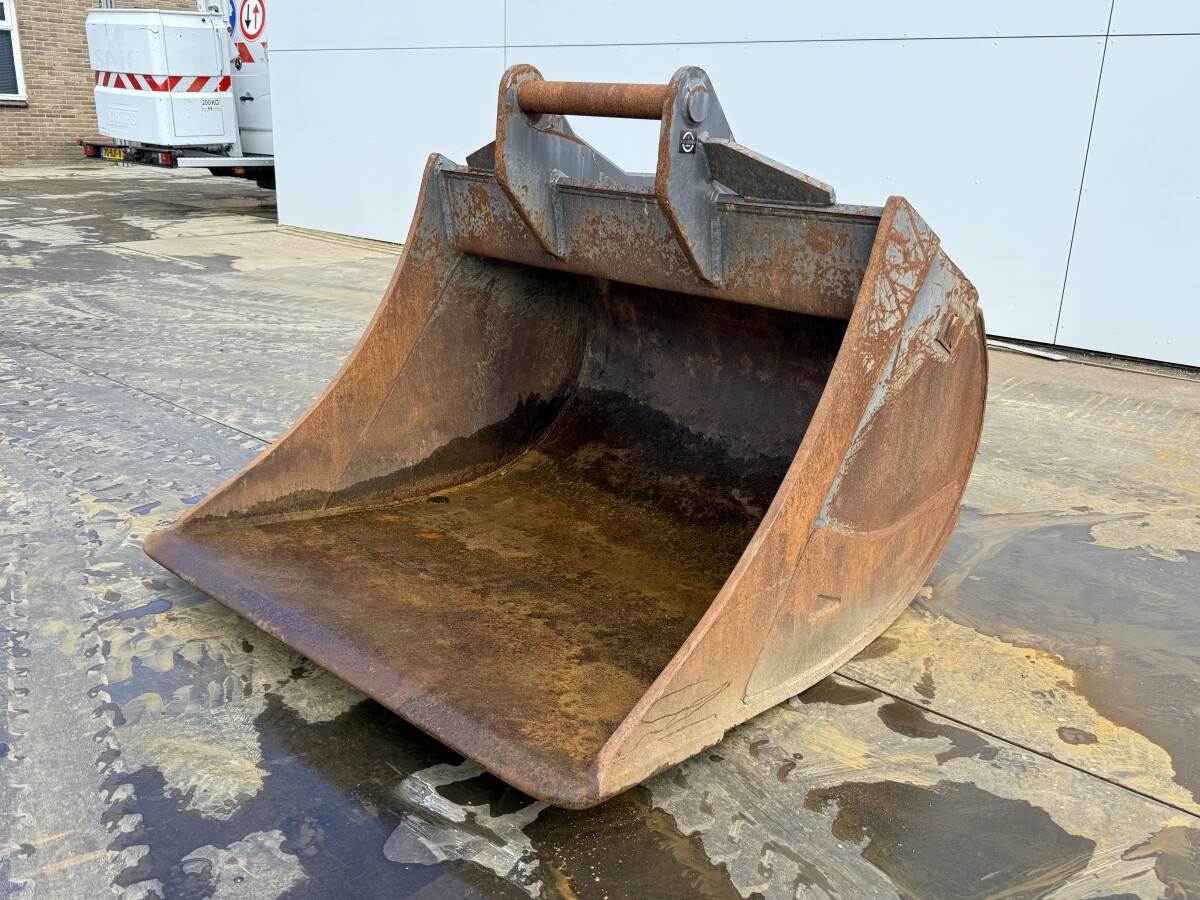 Volvo EC220EL Bucket Bucket | Boss Machinery