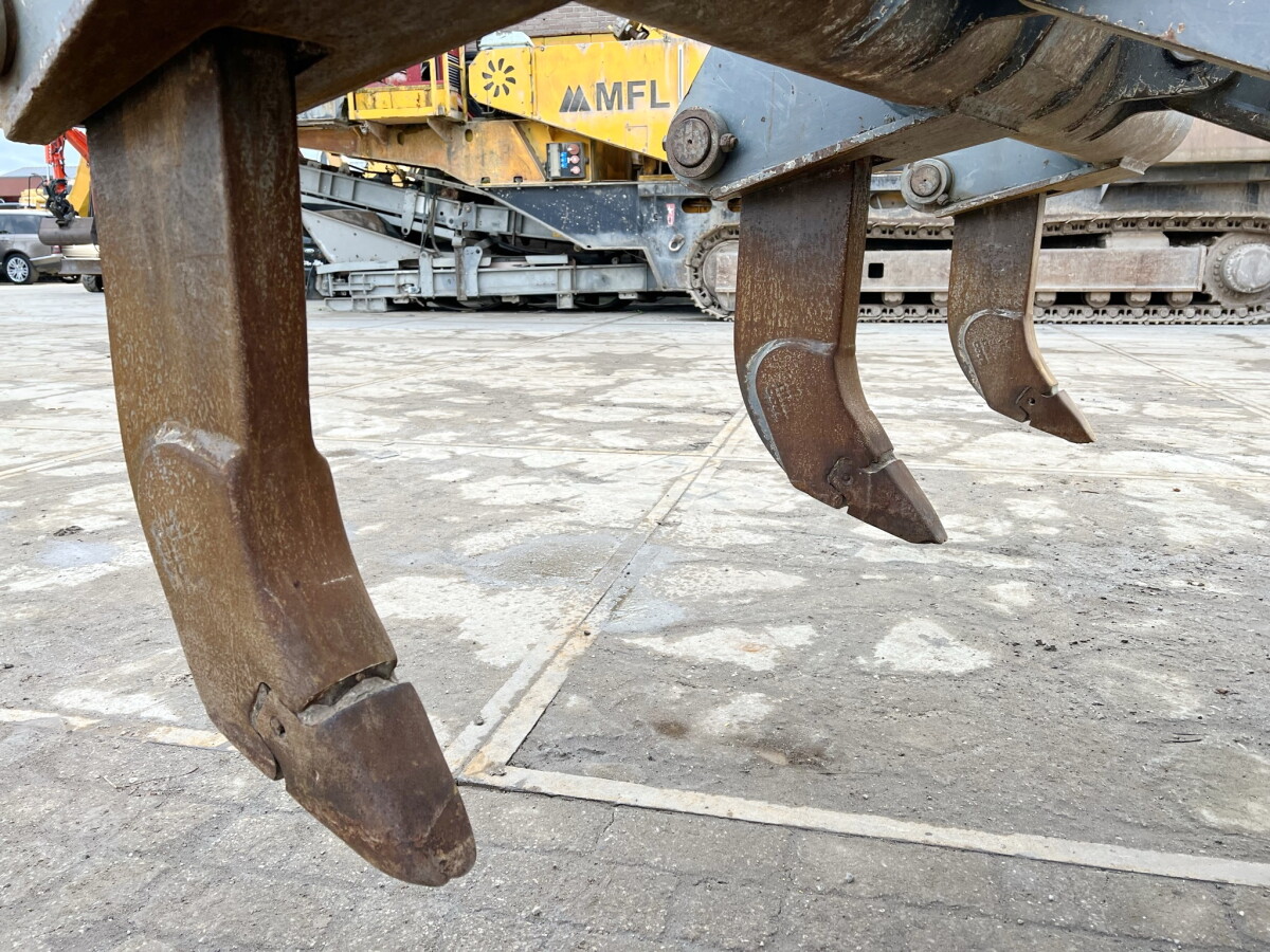 Liebherr PR724 XL Dozer | Boss Machinery