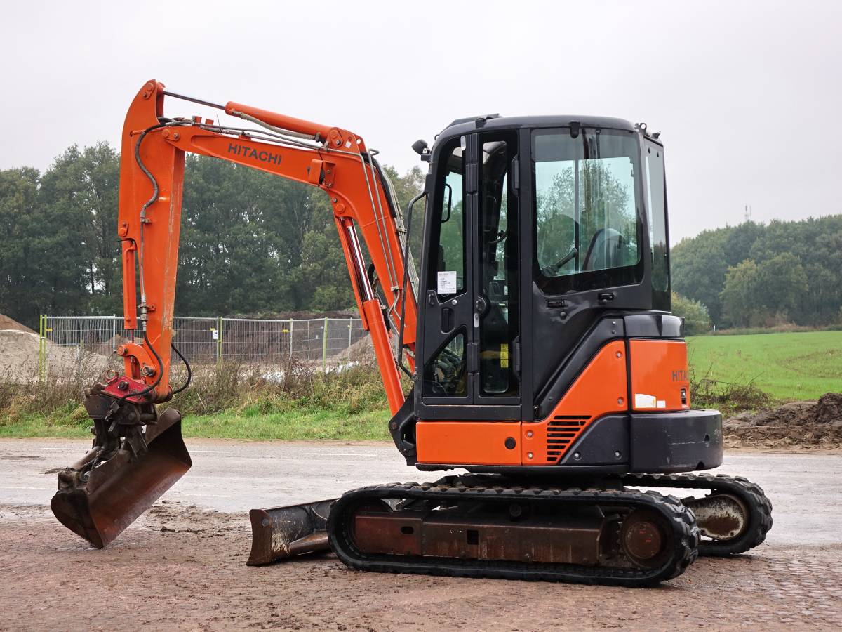 Hitachi ZX35U-2 CLR (Tilting Bucket) Excavator | Boss Machinery