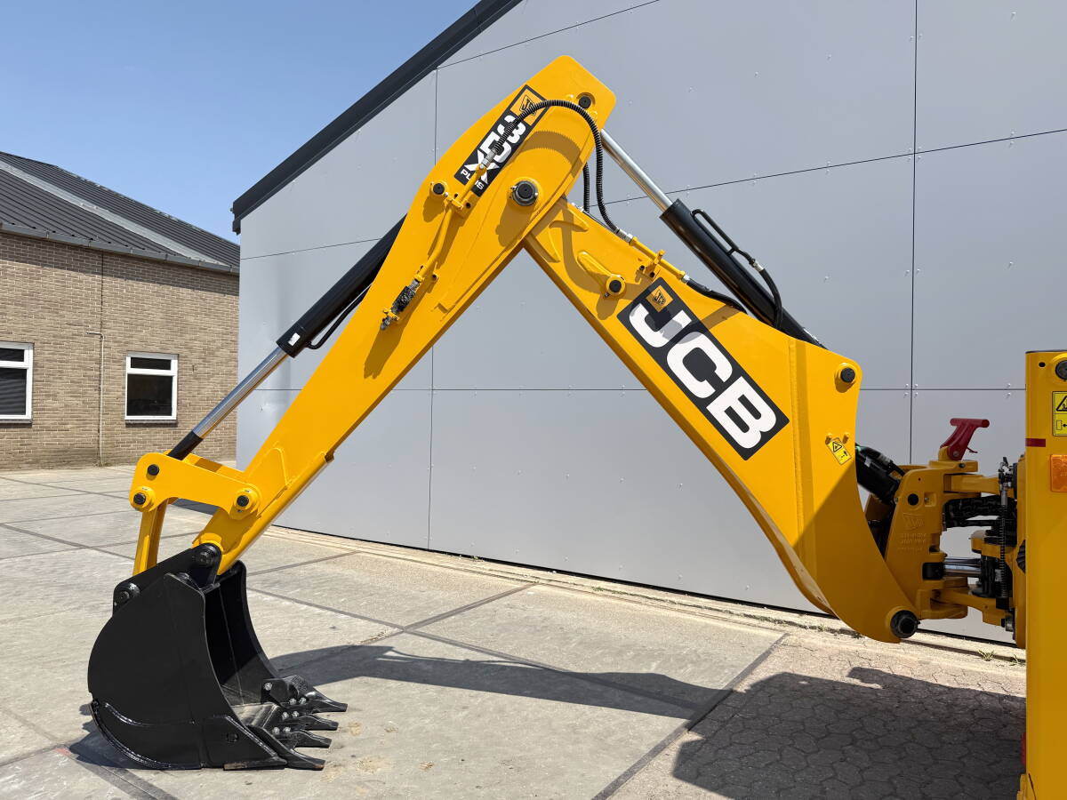 JCB 3DX / 3CX Plus Eco Xpert 4WD Backhoe Loader | Boss Machinery