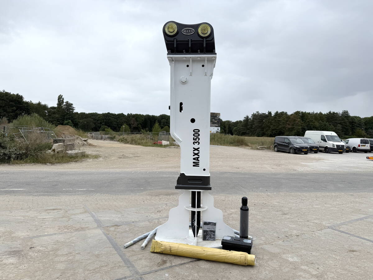Maxx 3500 Hydraulic Breaker Excavator | Boss Machinery