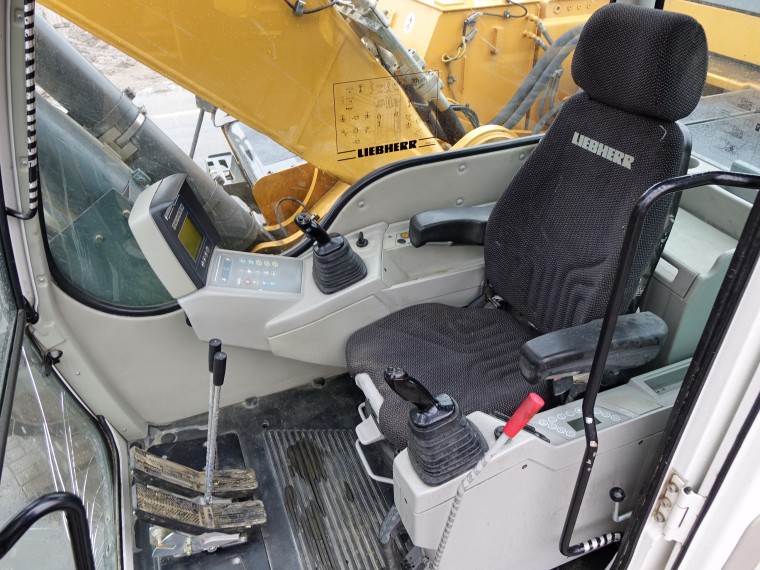 Liebherr R934C Excavator | Boss Machinery