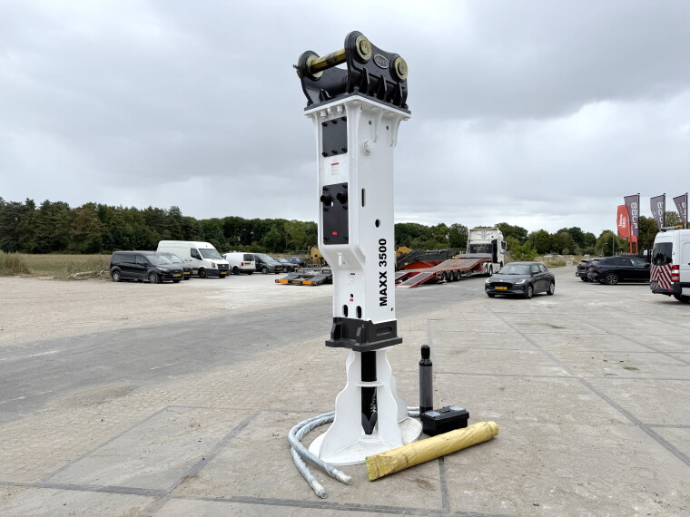 Maxx 3500 Hydraulic Breaker sınıf öğrencisi | Boss Machinery