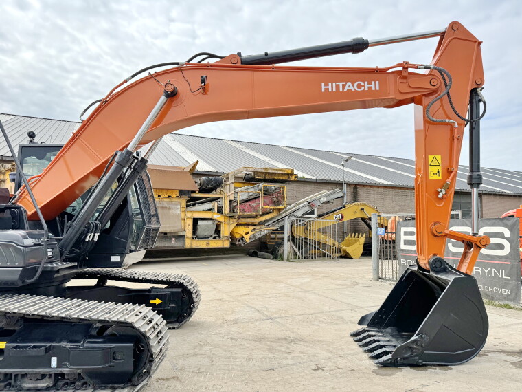 Hitachi ZX220LC-5G Excavators | Boss Machinery