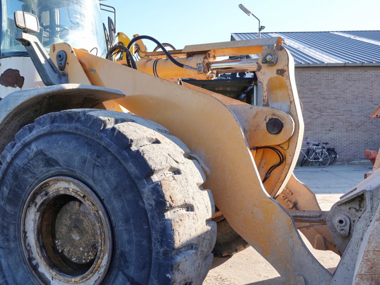 Liebherr L580 2plus2 Wheel Loader | Boss Machinery