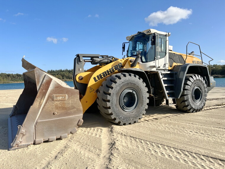 Liebherr L586 X POWER Wiellader | Boss Machinery