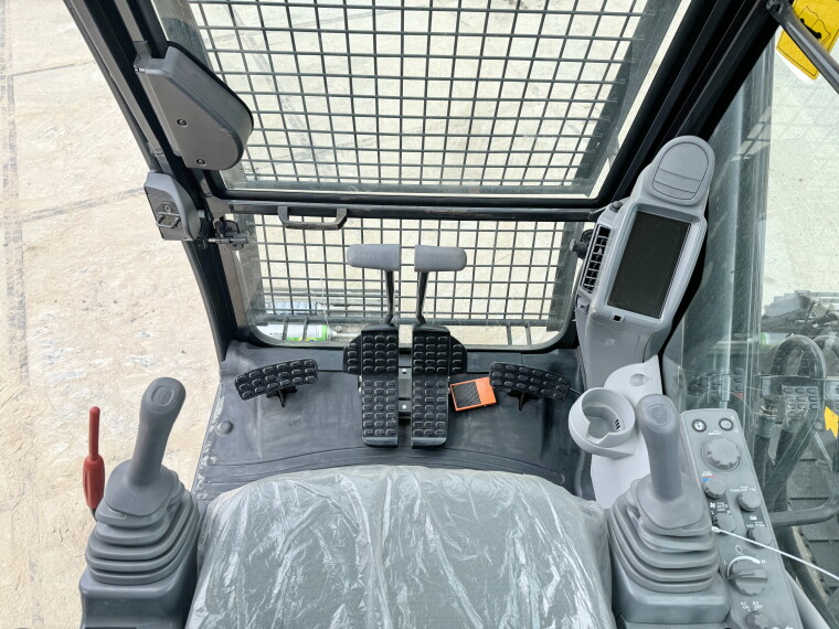 Hitachi ZX220LC-5G Excavators | Boss Machinery